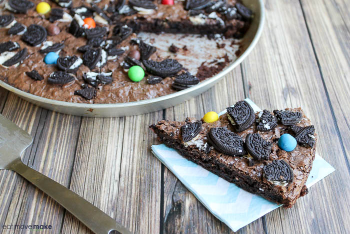 Oreo Brownie Pizza - A Fudge, Caramel and Cookie Collision!