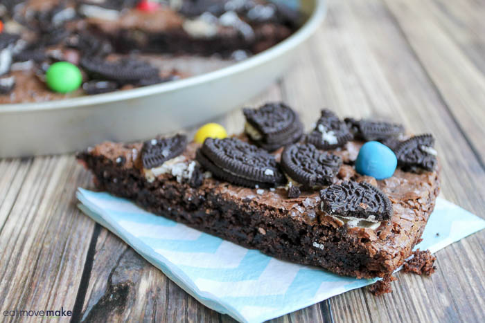 Oreo Brownie Pizza - A Fudge, Caramel and Cookie Collision!